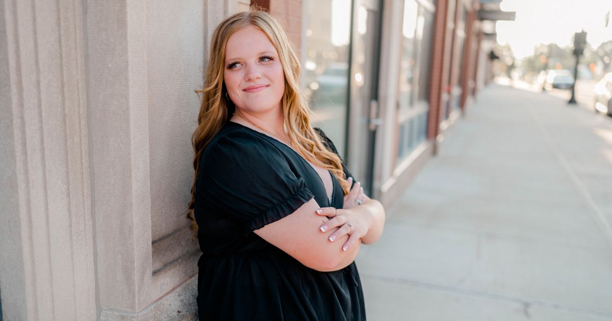 Taryn Moorman – 2023 Senior | rachelbphoto.com