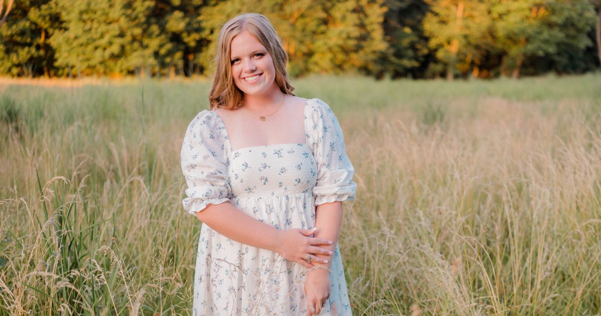 Taryn Moorman – 2023 Senior | rachelbphoto.com